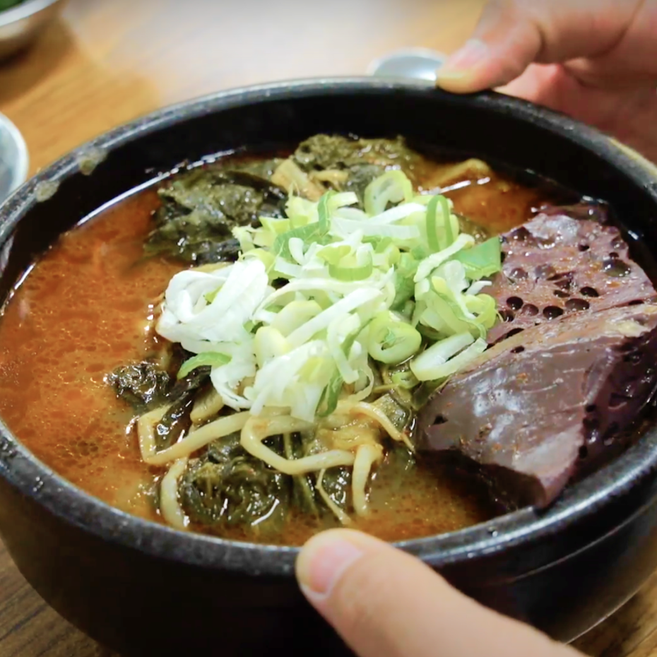 60년 단일 메뉴, 서울 3대 해장국의 주방